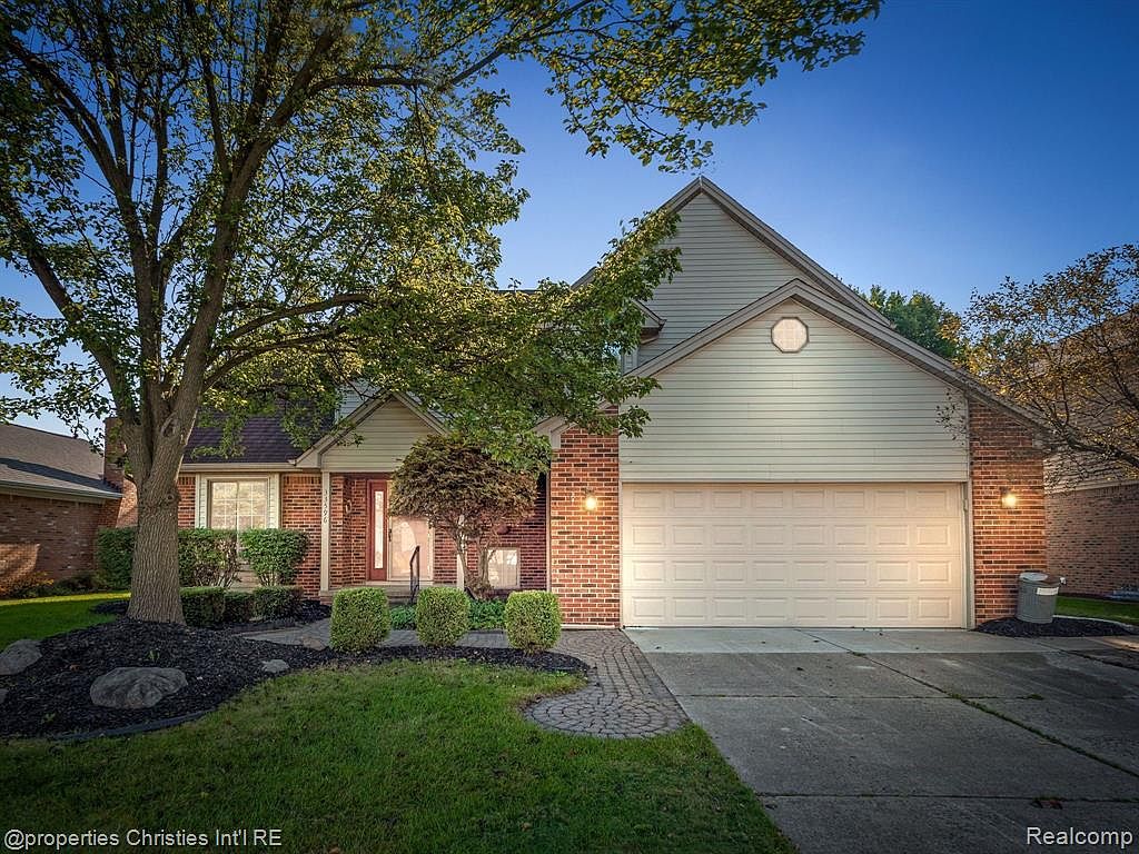 33596 Farmview Ln, Fraser, MI 48026 | Zillow