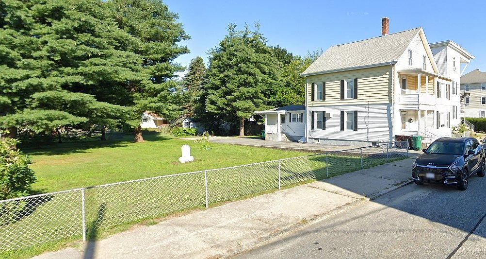 41 Jackson St Floor 1, Woonsocket, RI 02895 | Zillow