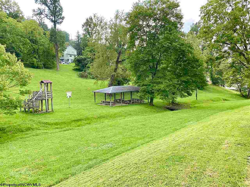 32 Chestnut St, Idamay, WV 26576 | Zillow