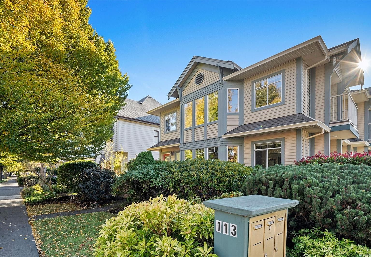 113 Superior St #B, Victoria, BC V8V 1T2 | MLS #952319 | Zillow