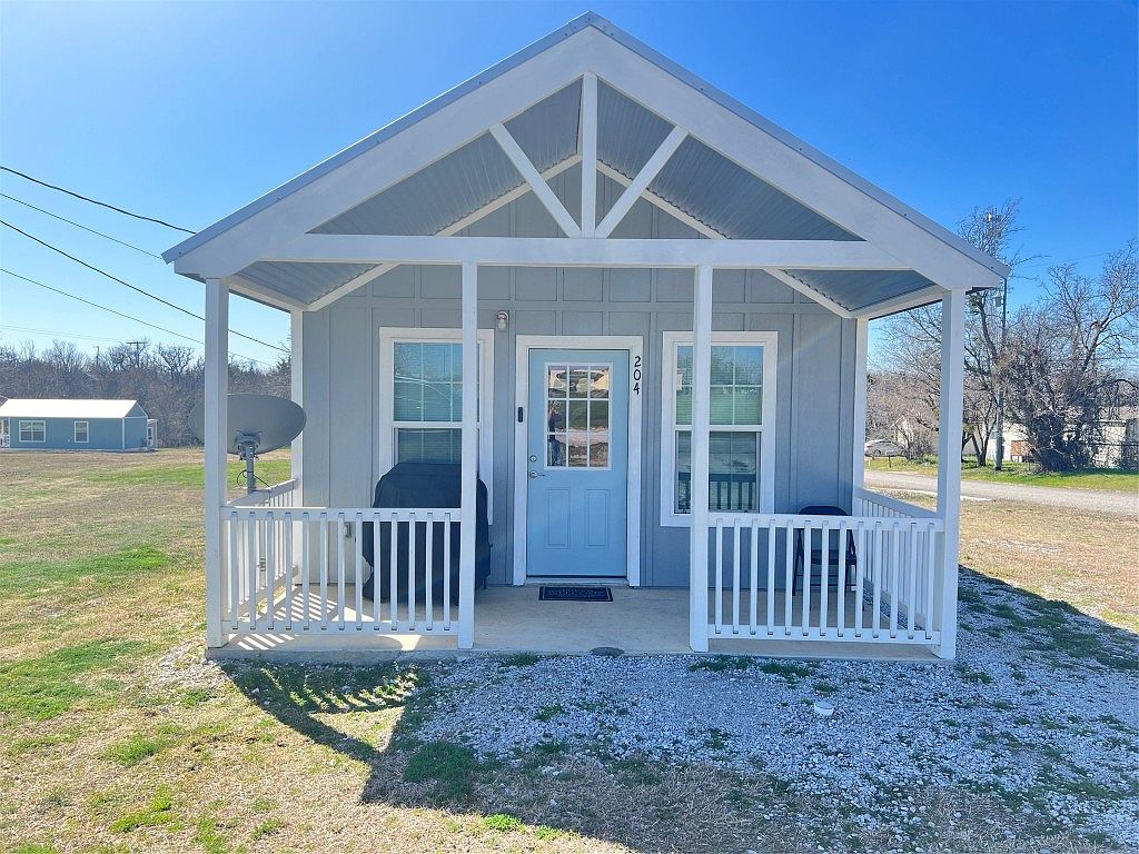 204 W Riley St, Bowie, TX 76230 | MLS #20543775 | Zillow