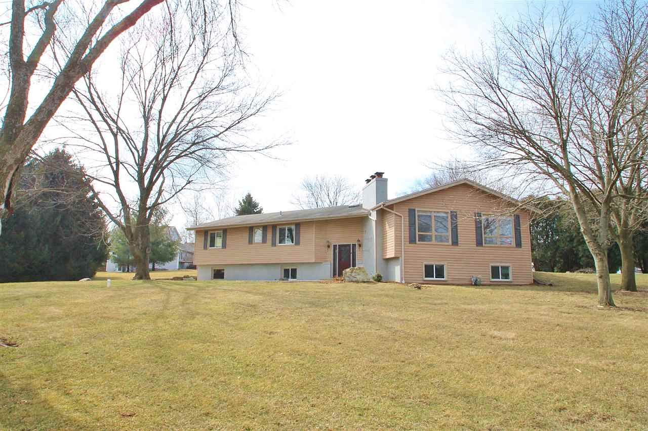 6969 Michelle Dr, Roscoe, IL 61073 | Zillow