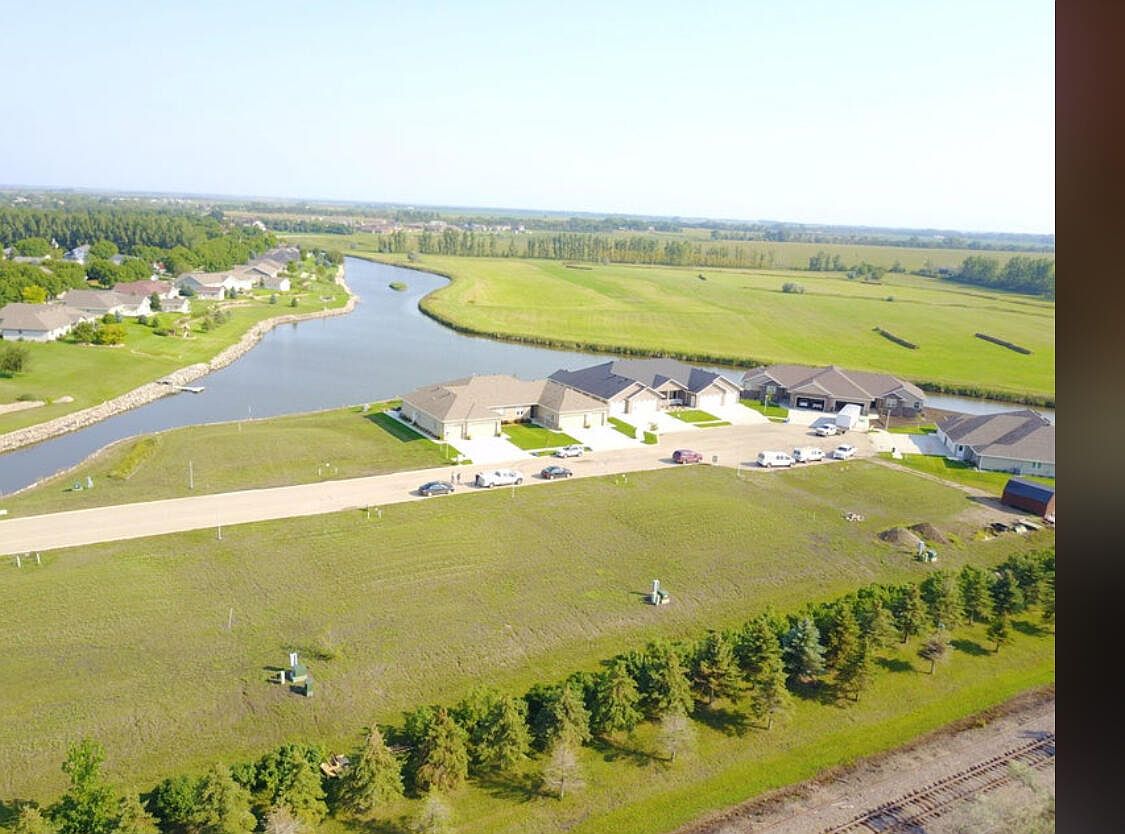 2814-2808 Oakwood Ln, Aberdeen, SD 57401 | Zillow