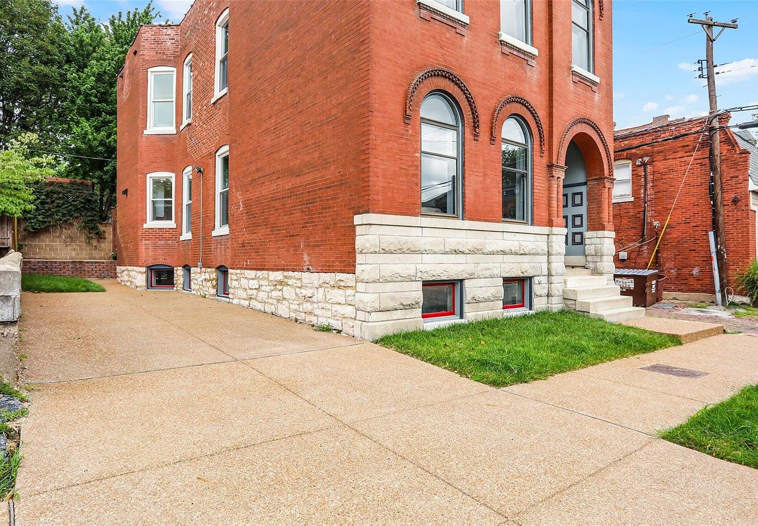 2519 Salena St, Saint Louis, MO 63104 | Zillow