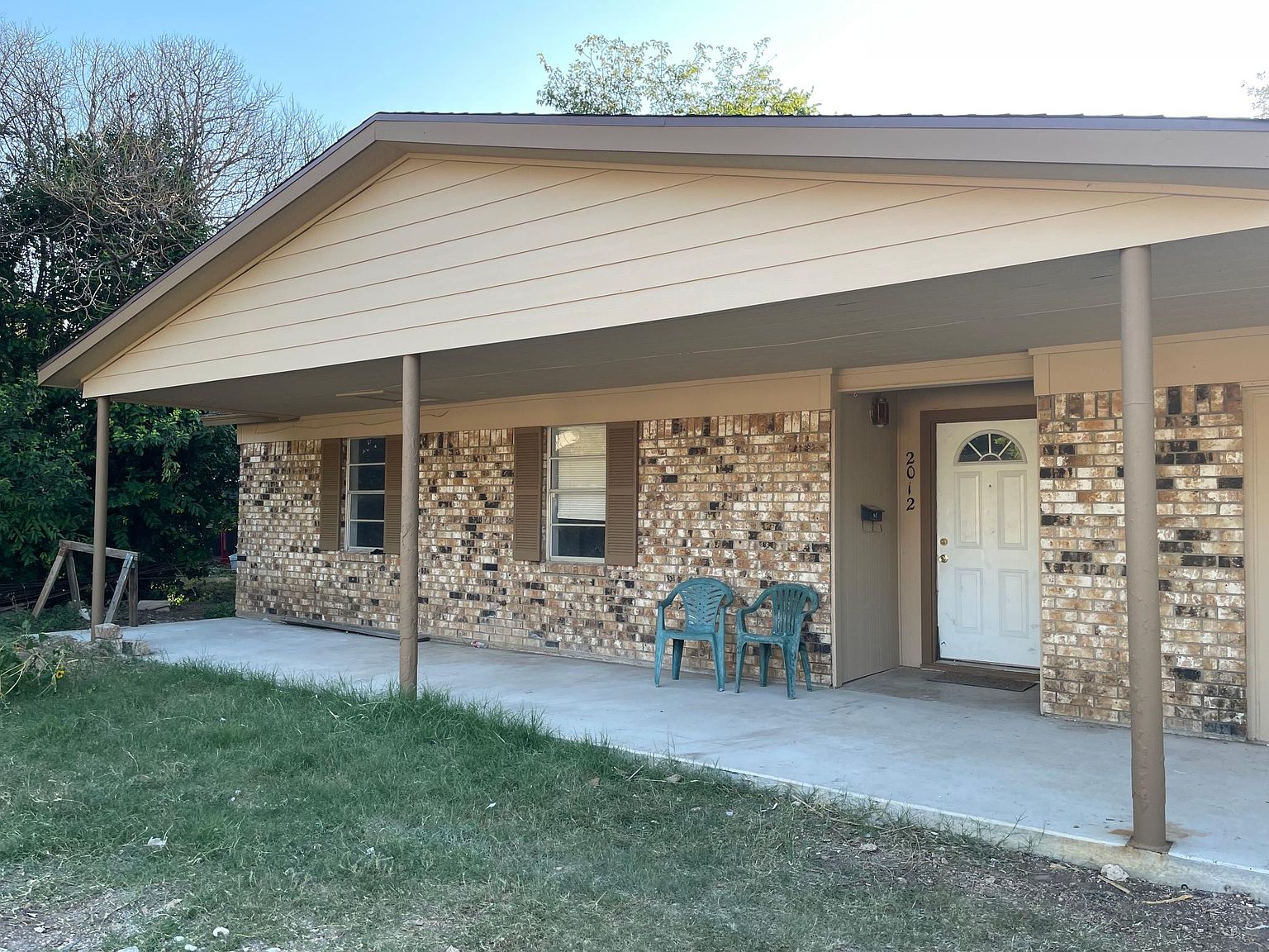 2012 Stanton St, Brady, TX 76825 | Zillow