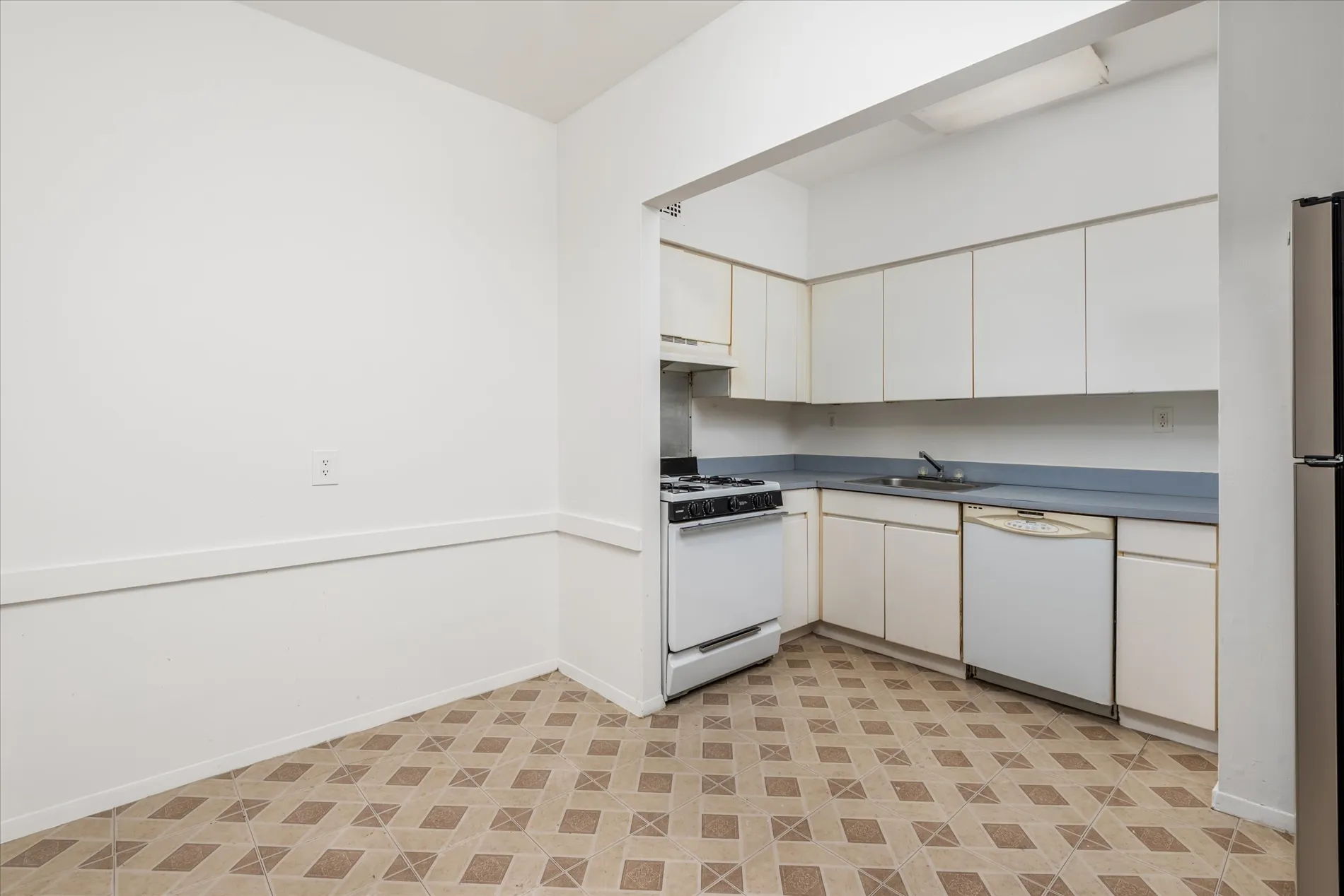 119-40 Metropolitan Avenue #C1 in Kew Gardens, Queens | StreetEasy