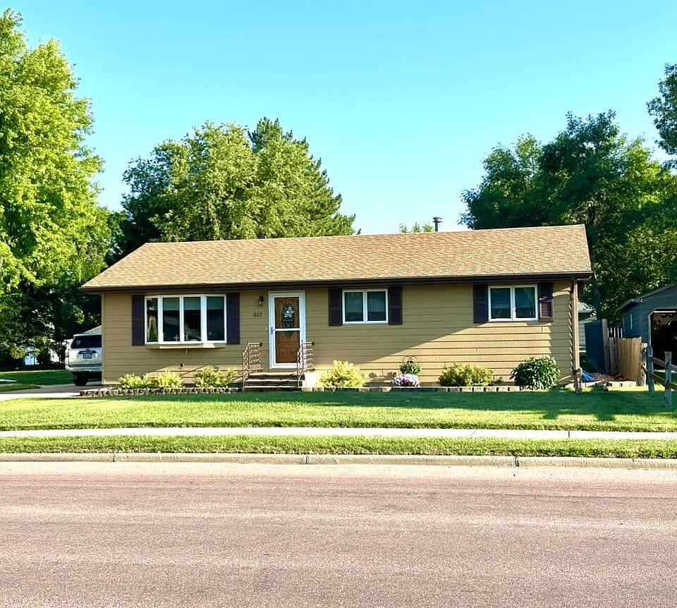 607 E 15th Ave, Mitchell, SD 57301 | MLS #23-345 | Zillow