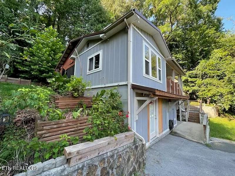 116 Edgewood Rd, Middlesboro, KY 40965 | MLS #1272068 | Zillow