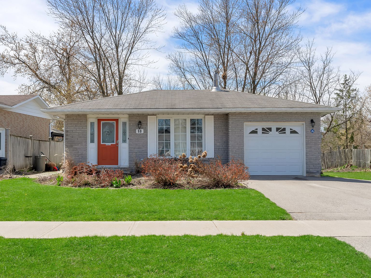 18 West St, Georgina, ON L0E 1R0 | Zillow