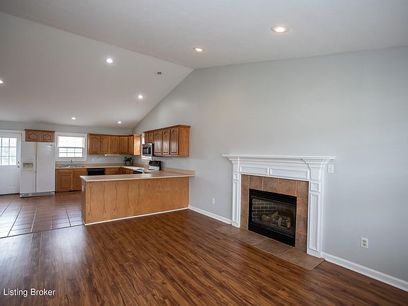 8810 Vision Pl, Louisville, KY 40229 | MLS #1643279 | Zillow