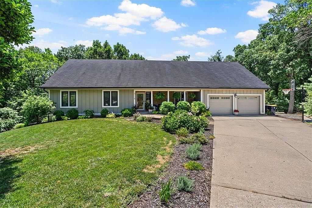 6718 NW Montrose Ave, Kansas City, MO 64151 | Zillow