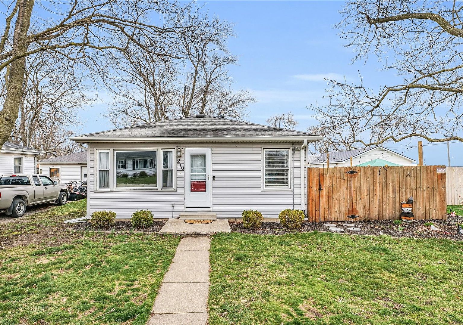 210 North St, Fisher, IL 61843 | Zillow