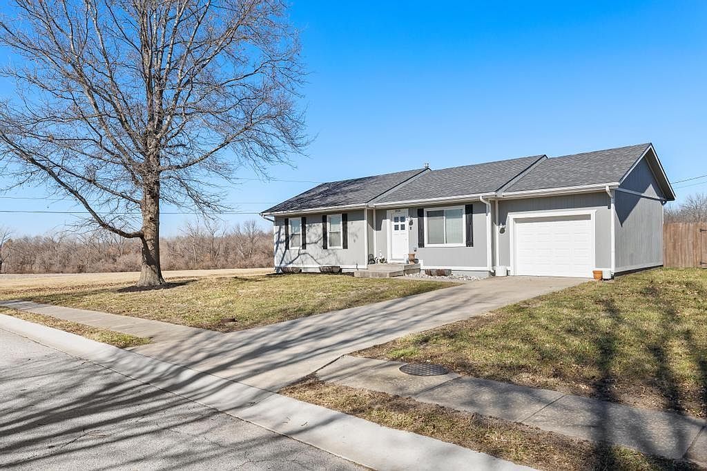 1900 Harry Dr, Harrisonville, MO 64701 | Zillow