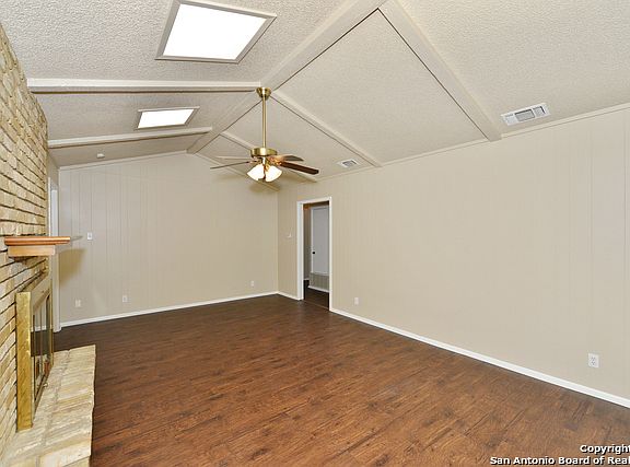 107 Valencia, Universal City, TX 78148 | Zillow
