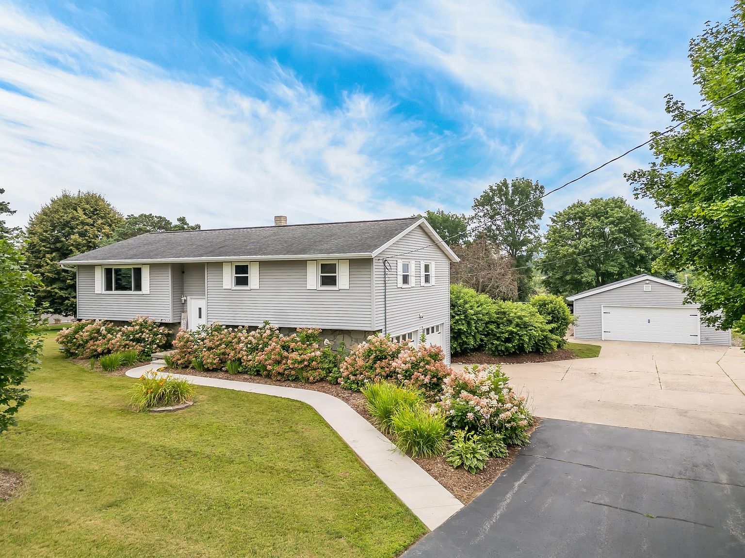 W381 Hillside Dr, De Pere, WI 54115 | Zillow