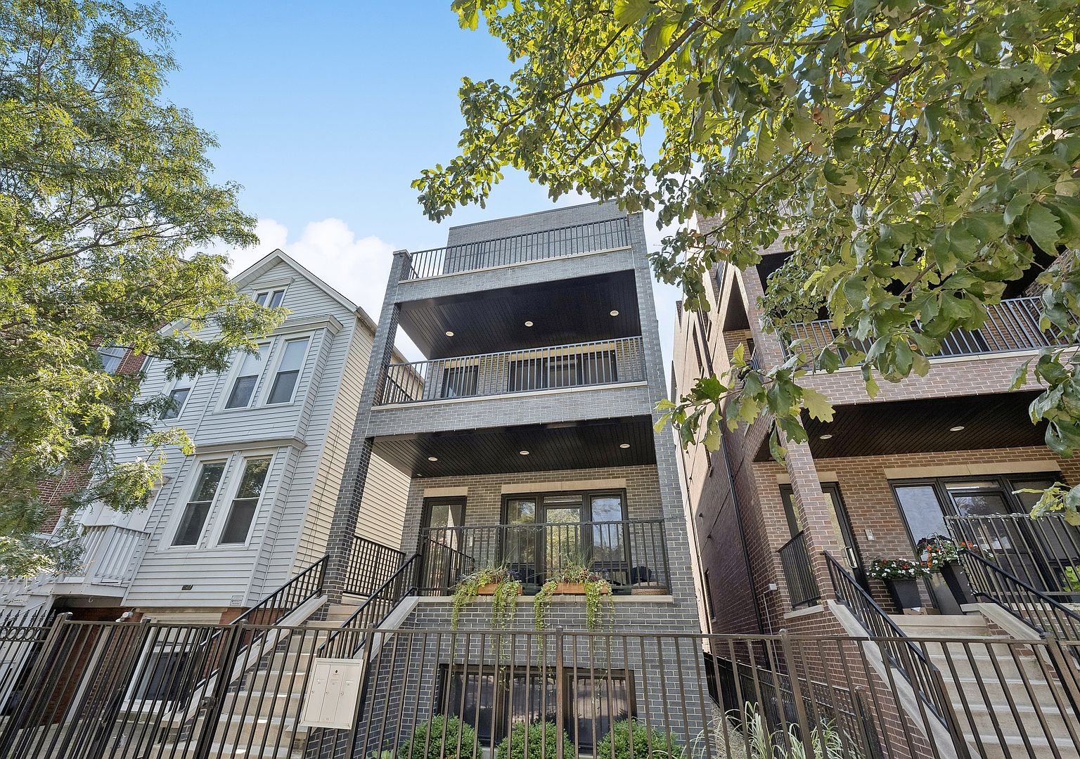 1143 W Addison St #2, Chicago, IL 60657 | MLS #12169190 | Zillow