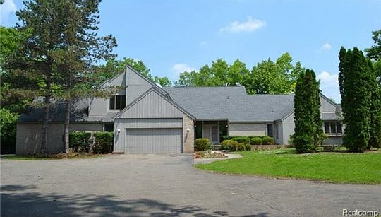 4796 Dow Ridge Rd, Orchard Lake, MI 48324 | Zillow