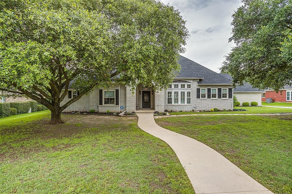 1010 Colonial Ct, Kennedale, TX 76060 | Zillow