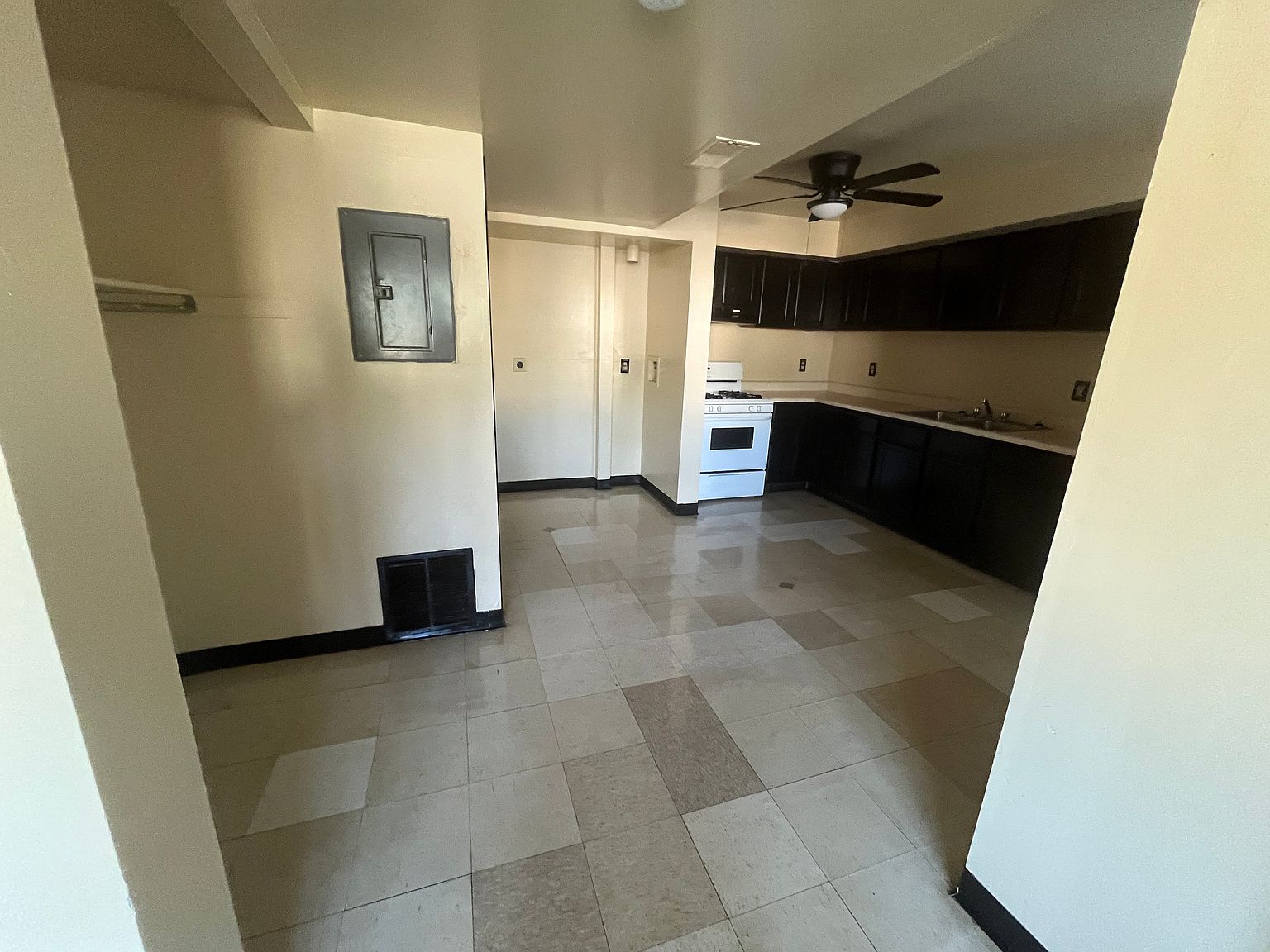 5607 Gardenhill Ln, Cincinnati, OH 45232 | Zillow