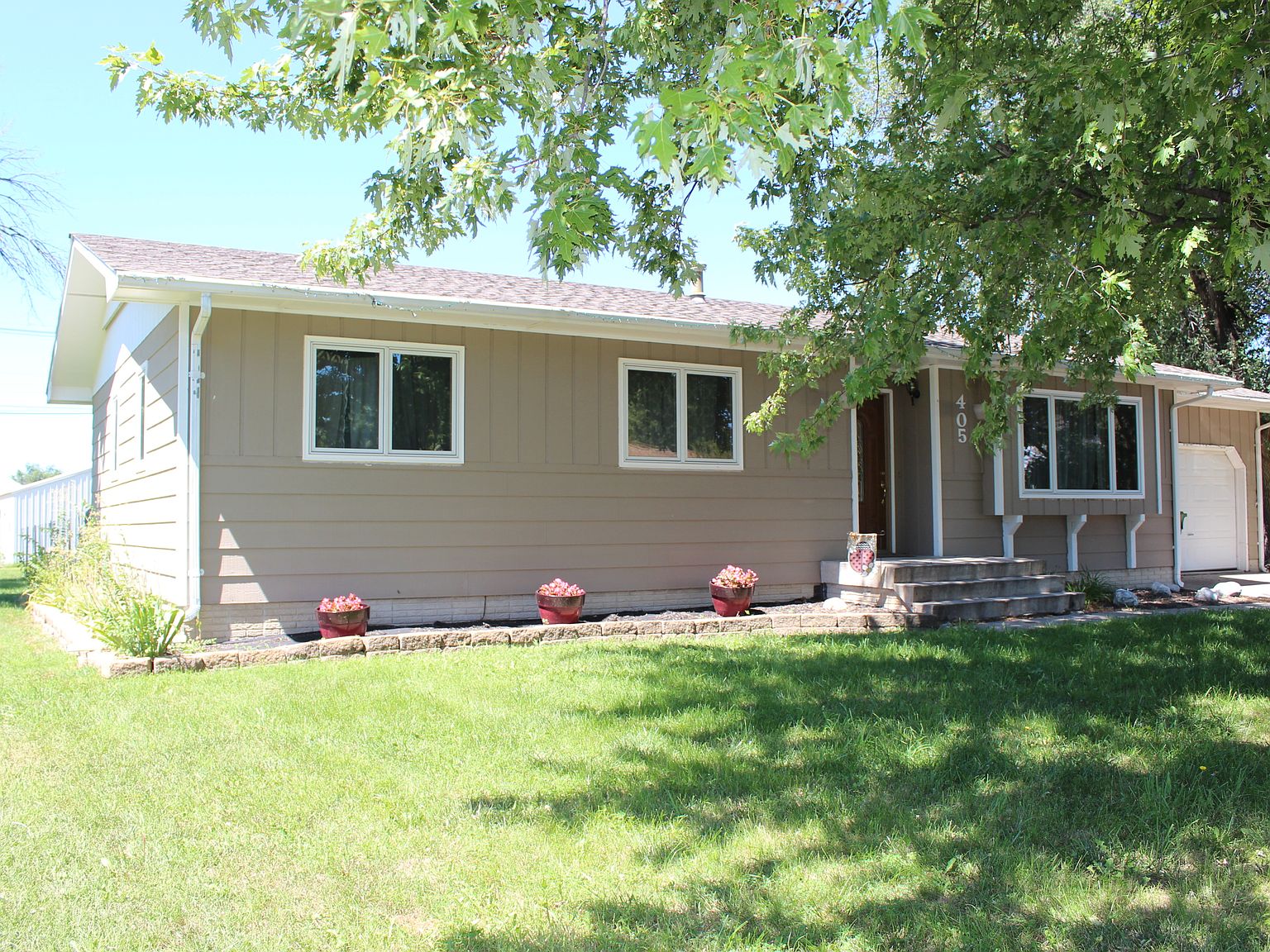 405 S Pear St, Shickley, NE 68436 | Zillow
