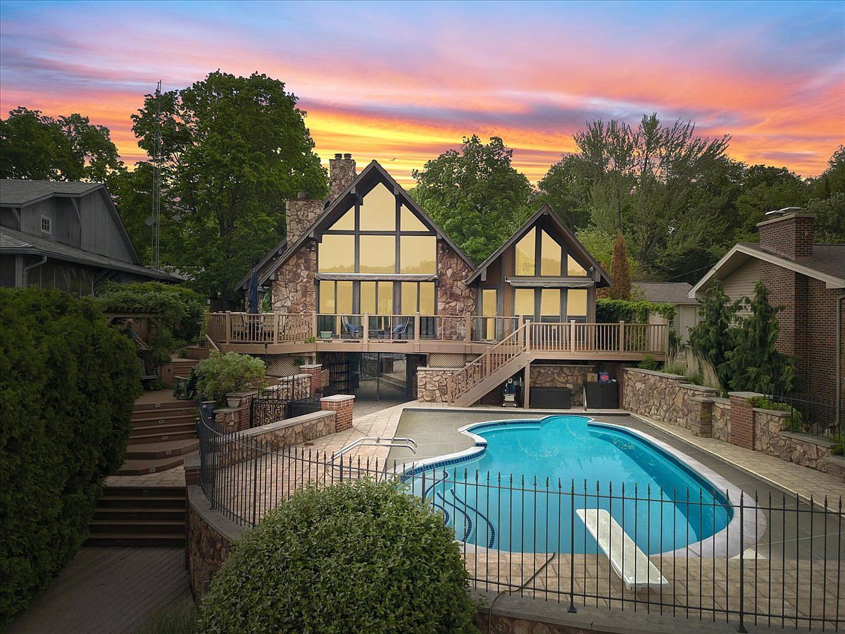 18333 Kickapoo Ln, Hudson, IL 61748 | Zillow