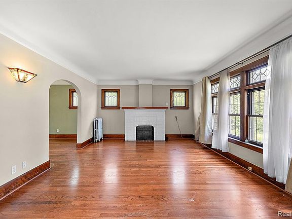 15975 W Thirteen Mile Rd, Southfield, MI 48076 | MLS #20240043363 | Zillow