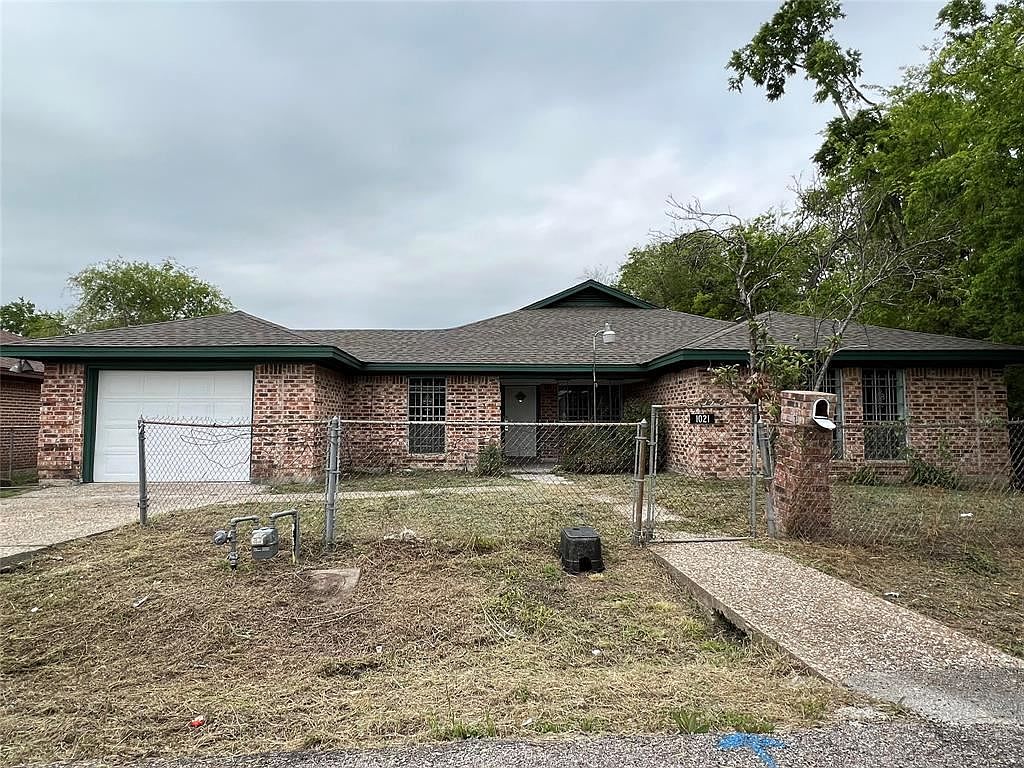 1021 E 36th St, Houston, TX 77022 | Zillow