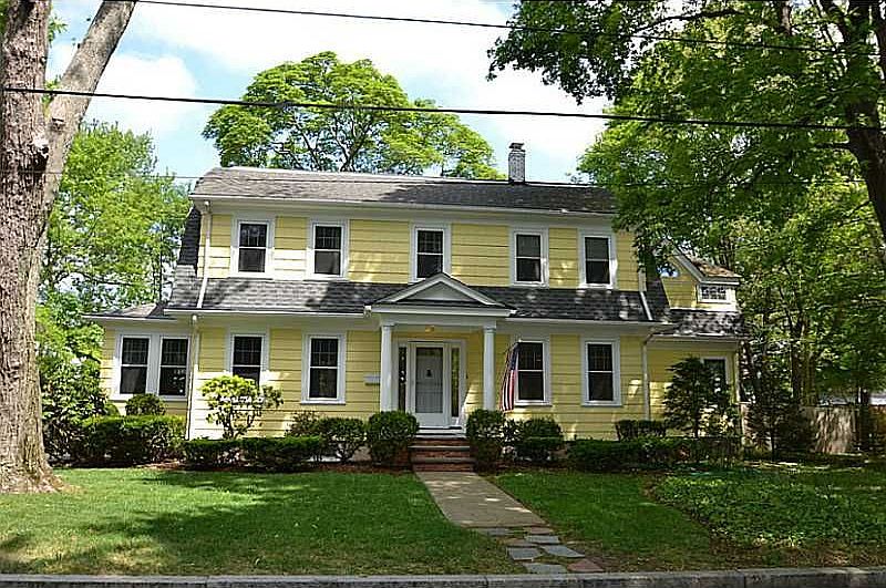 28 Ellis St, Rumford, RI 02916 | Zillow