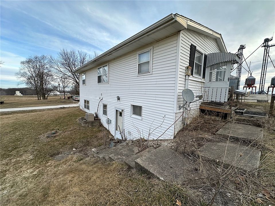 207 East St, Macksburg, IA 50155 | Zillow