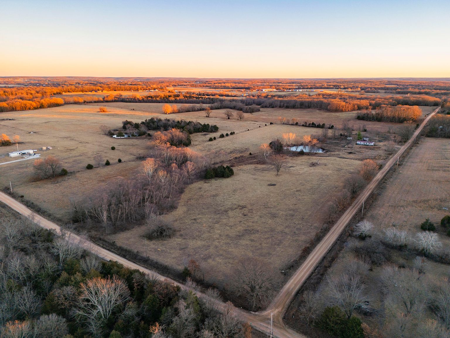 8465 South 2351st Road, Humansville, MO 65674 | MLS #60260905 | Zillow