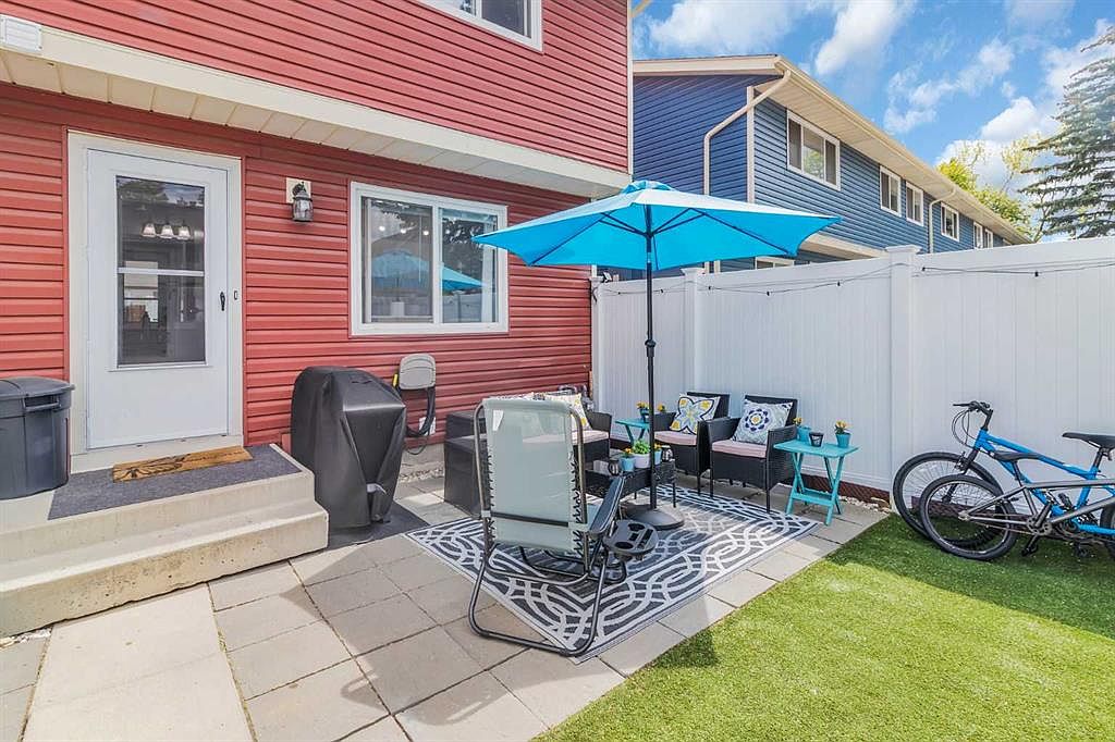 555 NW Queenston Gdns SE, Calgary, AB T2J 6N7 | MLS #A2224272 | Zillow
