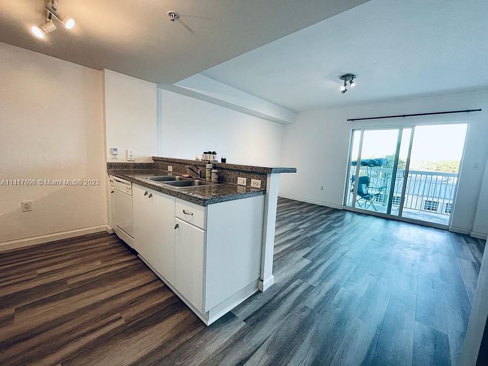 2740 SW 28th Ter APT 403, Miami, FL 33133 | Zillow