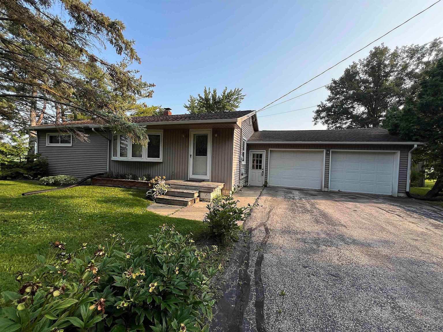 160 10th St, Britton, MI 49229 | MLS #50148564 | Zillow