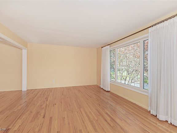 1050 Pinewood Cir, Lyndhurst, OH 44124 | Zillow