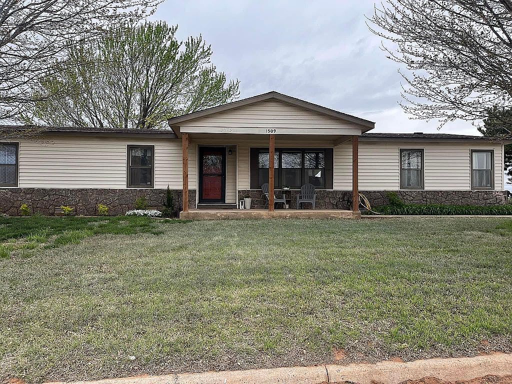1509 N Maple St, Seiling, OK 73663 | Zillow