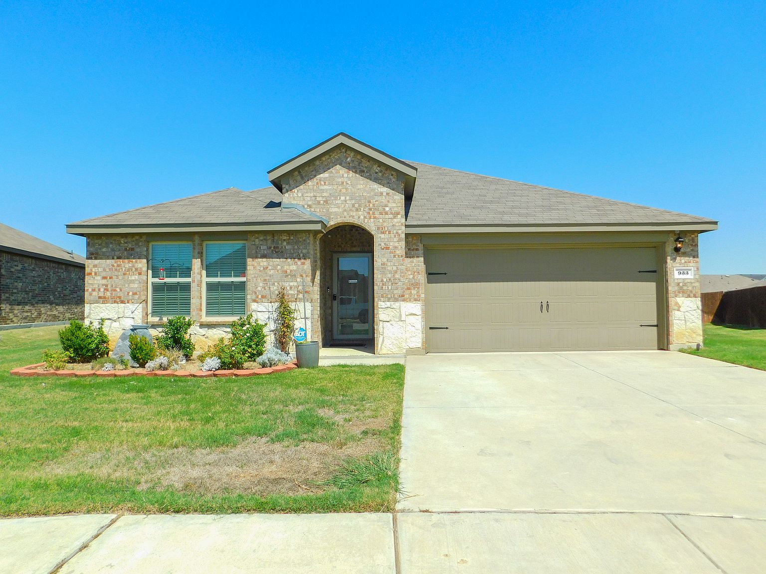 933 Vika St, Denton, TX 76209 | Zillow