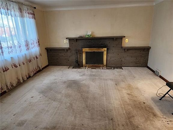 10700 Airview Dr, Irwin, PA 15642 | MLS #1632034 | Zillow