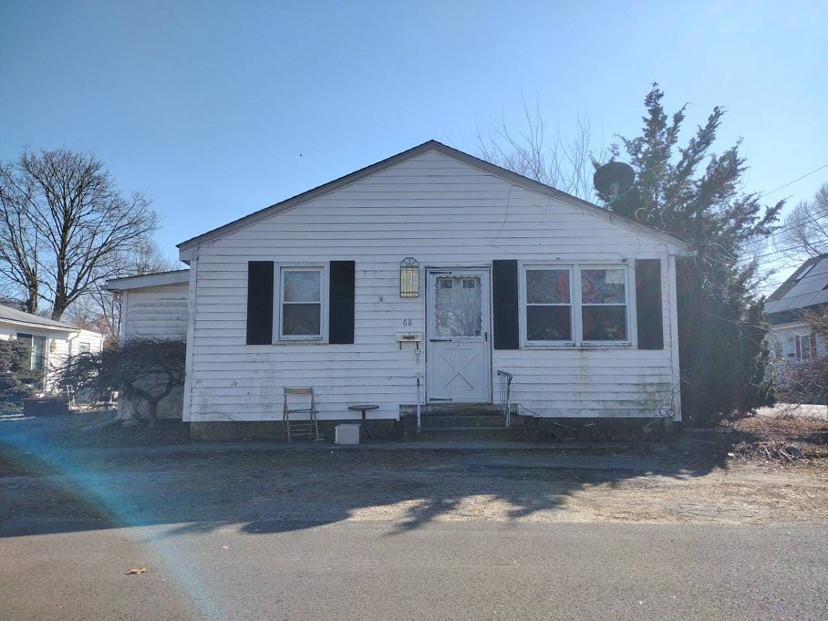 60-68 Suburban Pkwy, Warwick, RI 02889 | Zillow