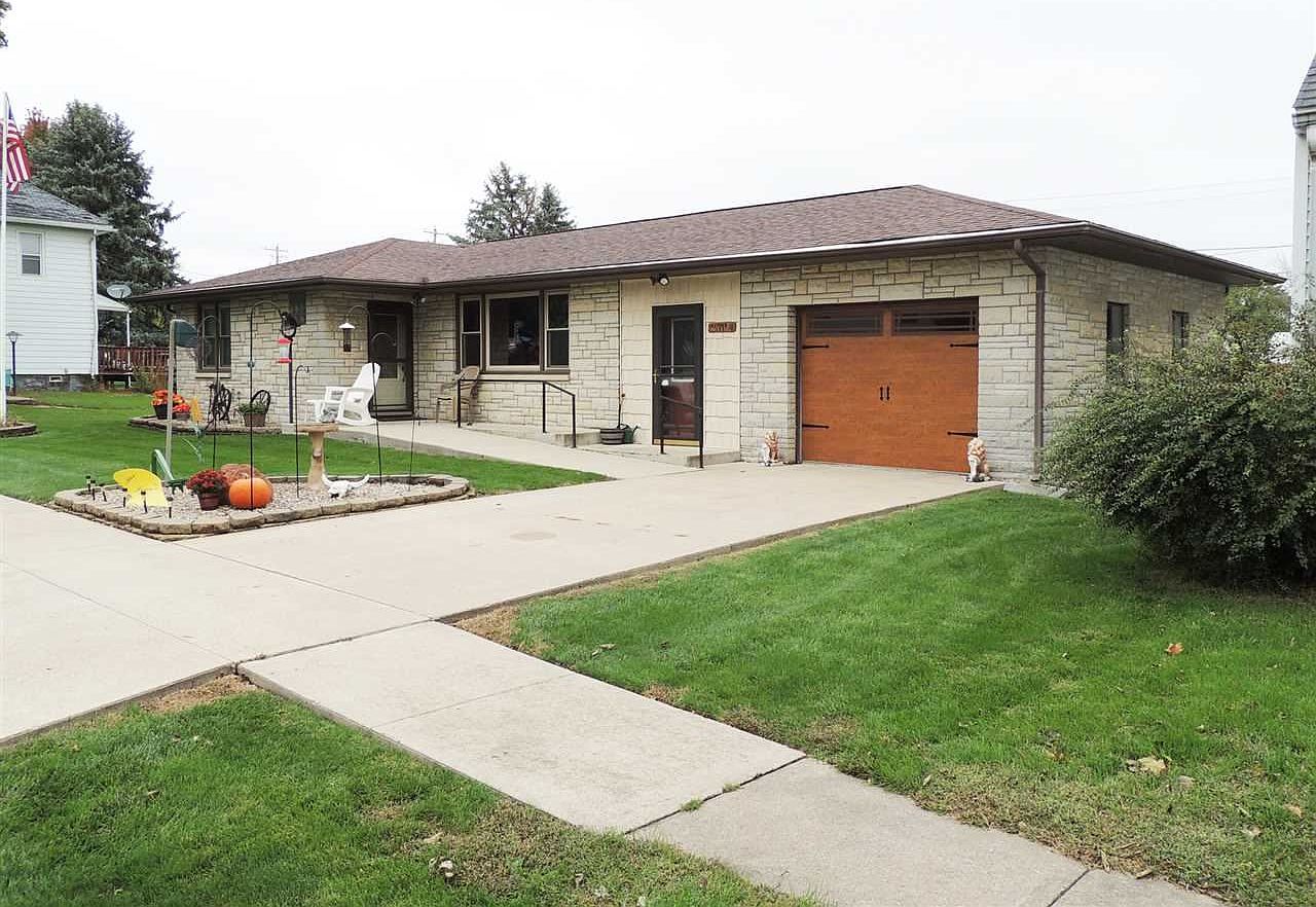 135 Willow St, Bennett, IA 52721 | Zillow