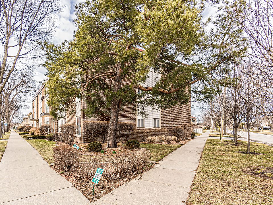 711 Busse Hwy APT 2C, Park Ridge, IL 60068 | MLS #11858464 | Zillow