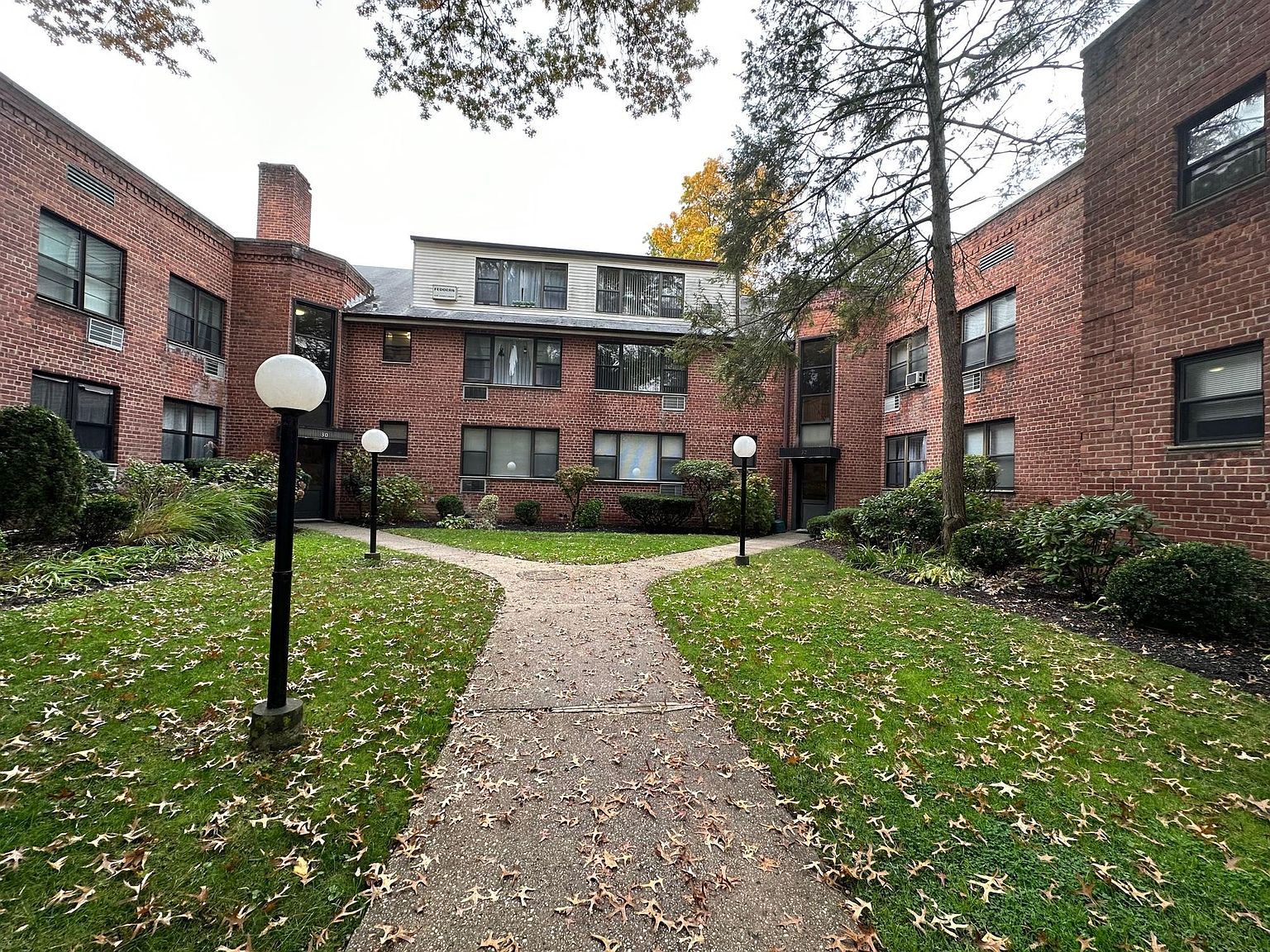 24-32 Middle Neck Rd #M1, Roslyn, NY 11576 | Zillow