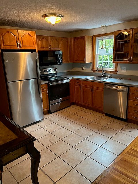 279 Hazard Ave #279C, Enfield, CT 06082 | Zillow