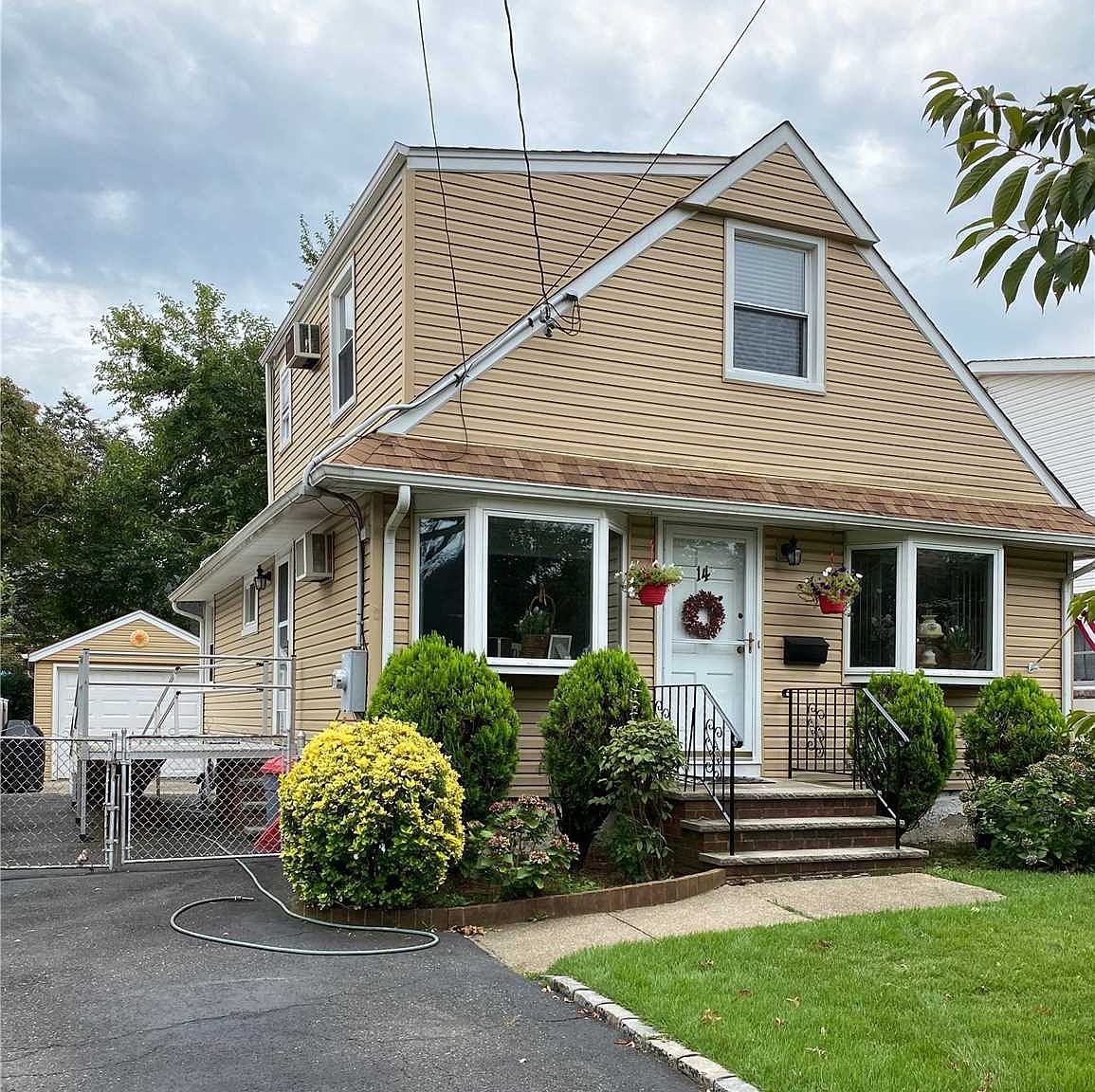 14 Corwin Ave, New Hyde Park, NY 11040 | Zillow