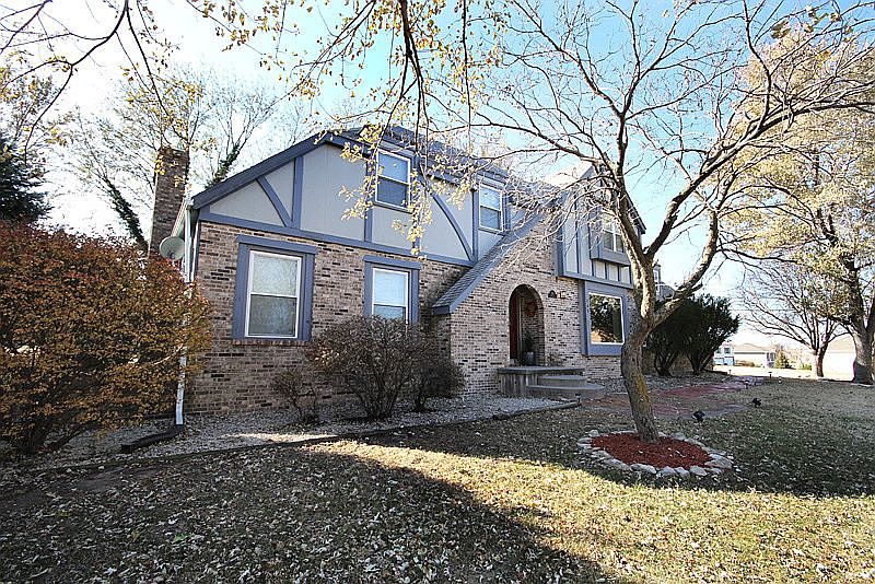 208 Arapahoe Ct, Junction City, KS 66441 | Zillow