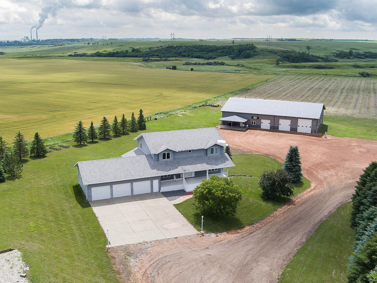 2104 37th Ave SW, Center, ND 58530 | MLS #4020939 | Zillow