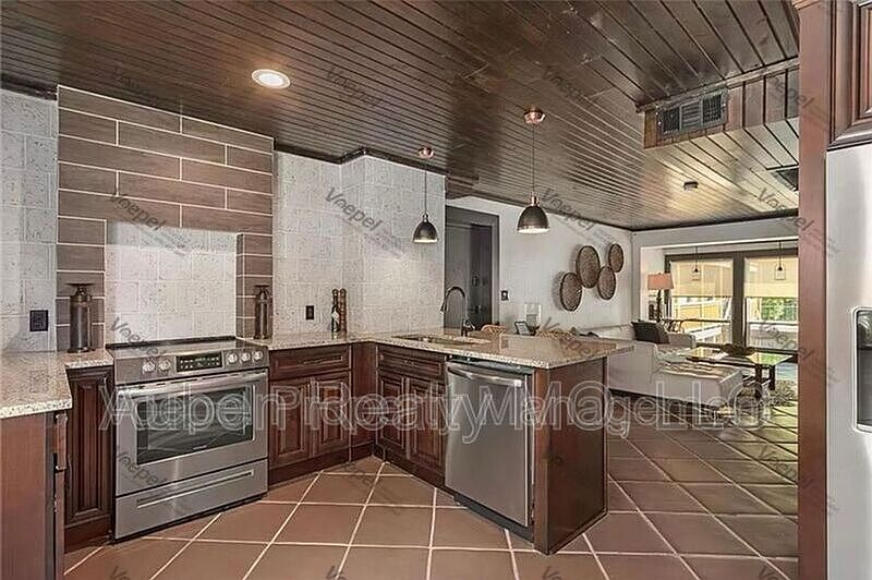 4333 Oak St APT 18, Kansas City, MO 64111 | Zillow