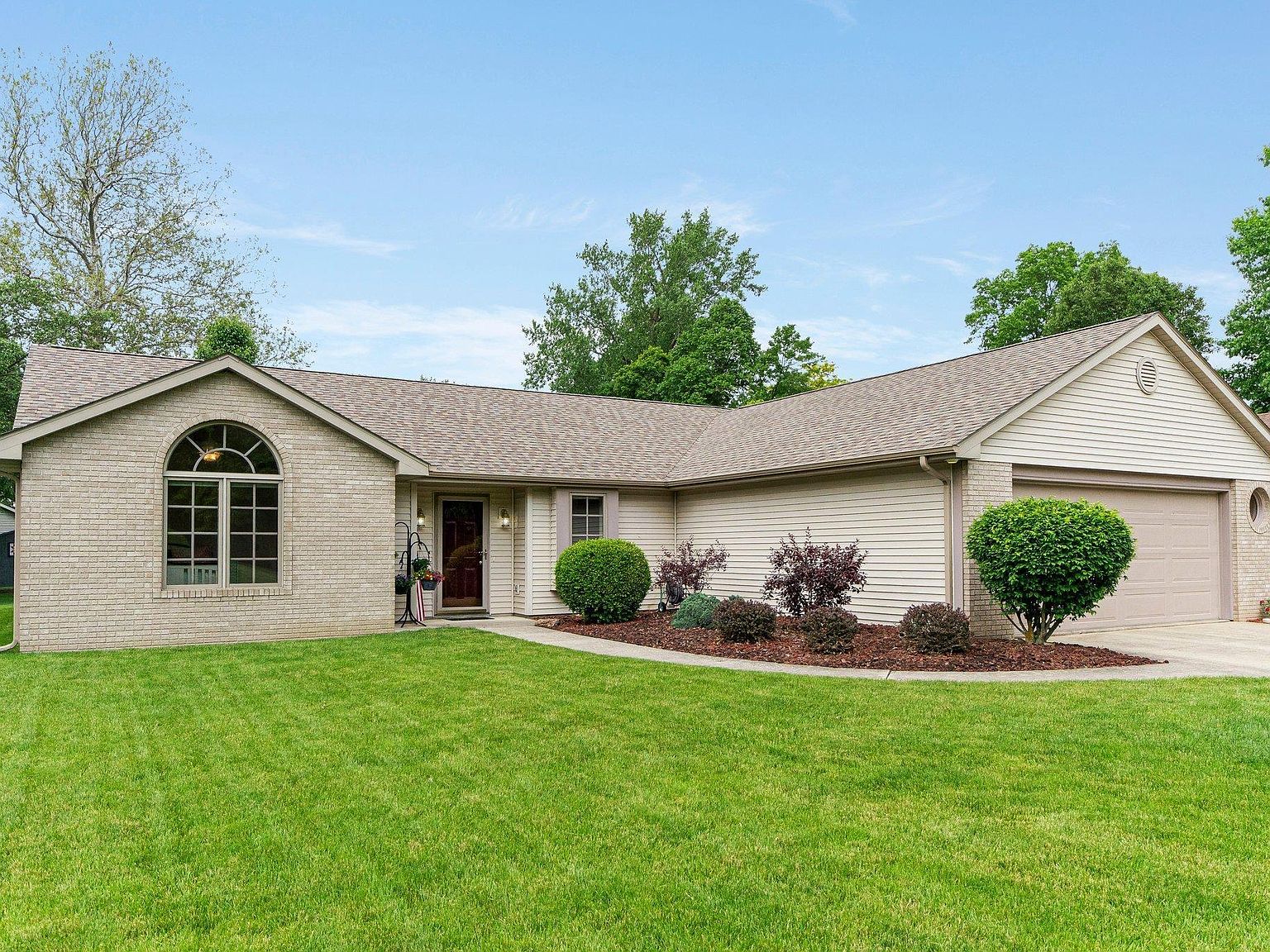 2104 Shady Ln, Garrett, IN 46738 | Zillow