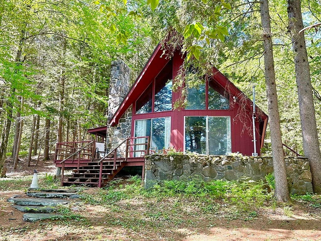 1 Hemlock Rd, Williamsburg, MA 01096 | Zillow