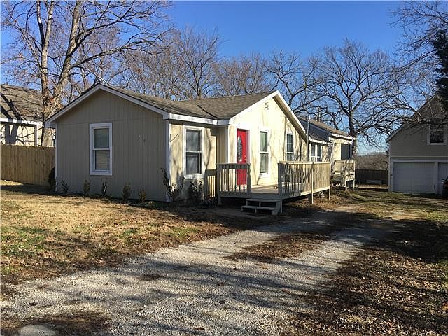 8465 SE Kickapoo St, De Soto, KS 66018 | Zillow
