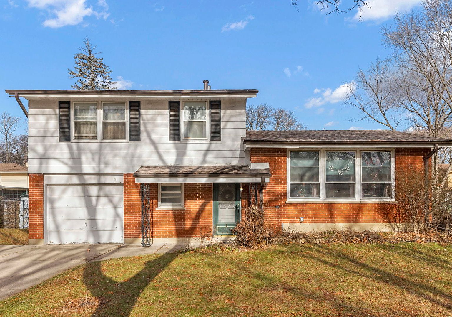 2004 E Cayuga Ln, Mount Prospect, IL 60056 | Zillow
